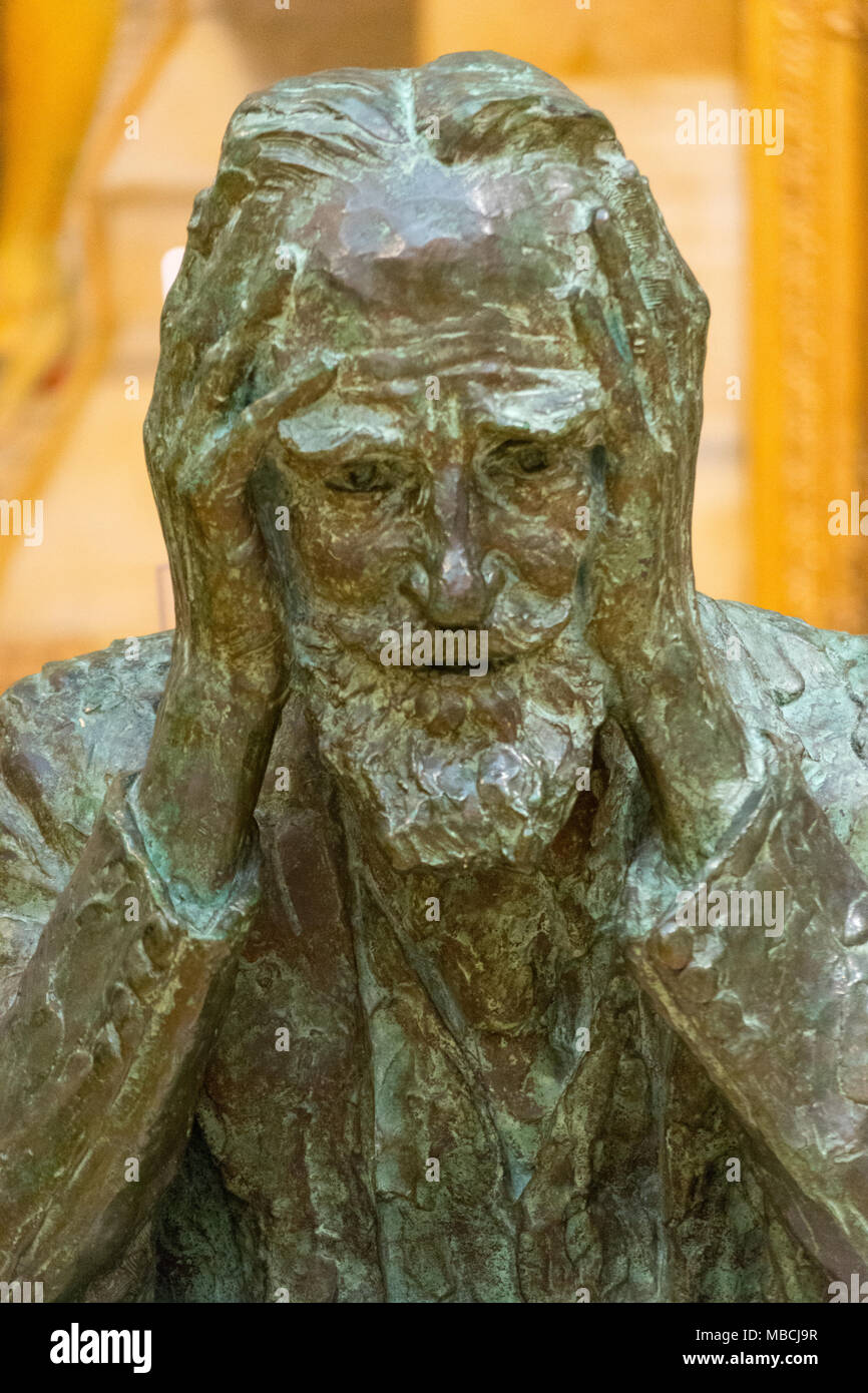 Bronze statue of George Bernard Shaw at the Russell-Cotes Art Gallery ...