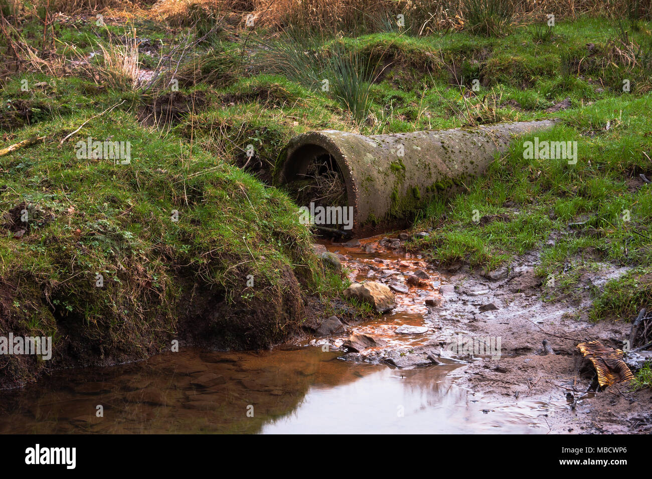 dirty water flow from rusty pipe Stock Photo - Alamy