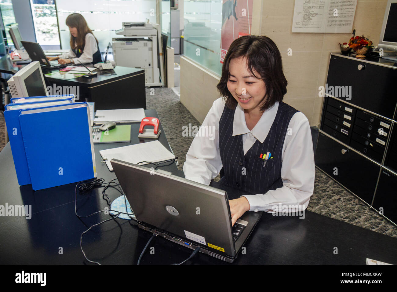 Japan Office Lady Tokyo High Resolution Stock Photography and Images ...
