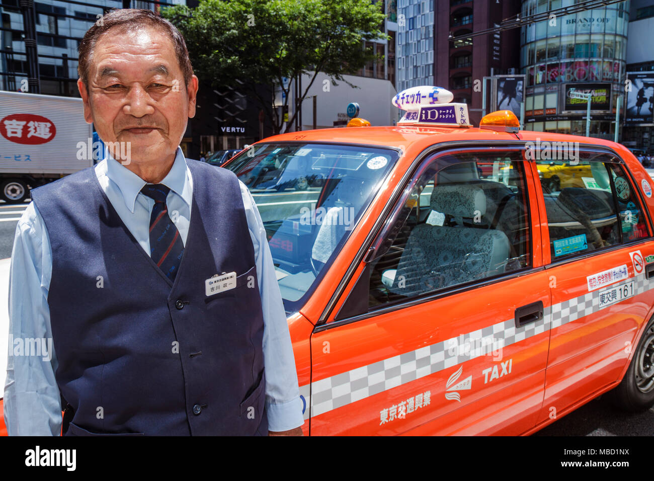 Japanese taxi driver hi-res stock photography and images - Alamy