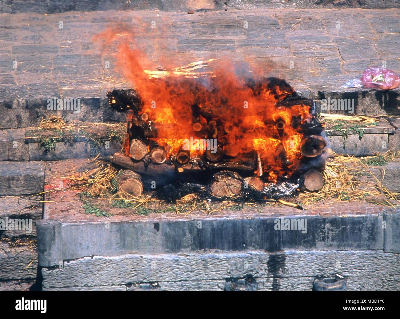 Hindu cremation Ritual cremation at one of the ghatys alongside the ...
