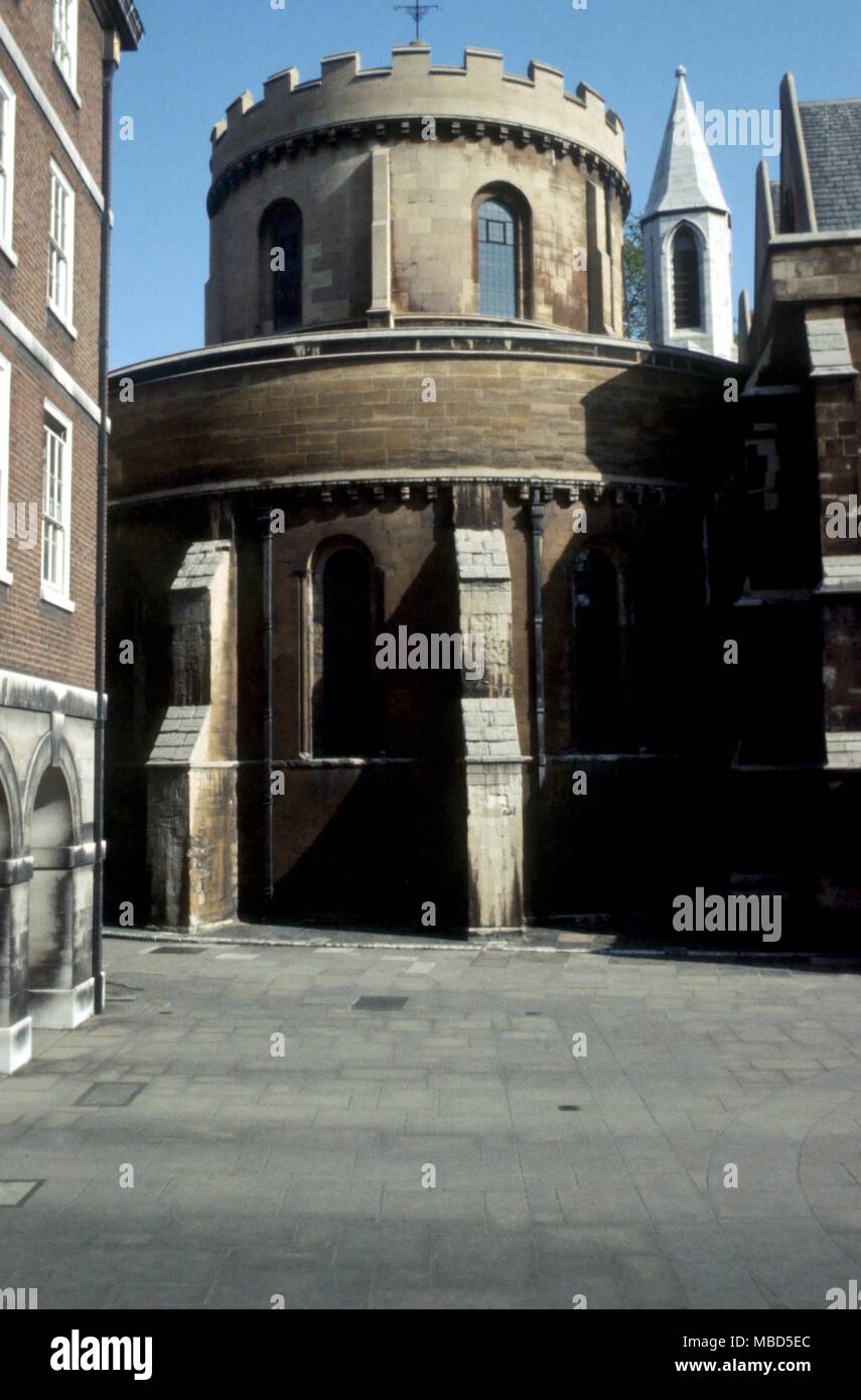 Medieval london street hi-res stock photography and images - Alamy