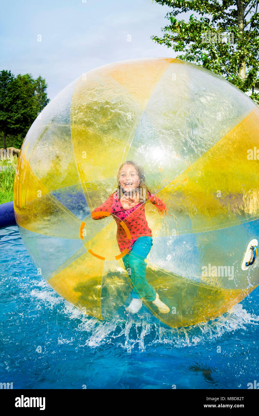 Round one entertainment hi-res stock photography and images - Alamy