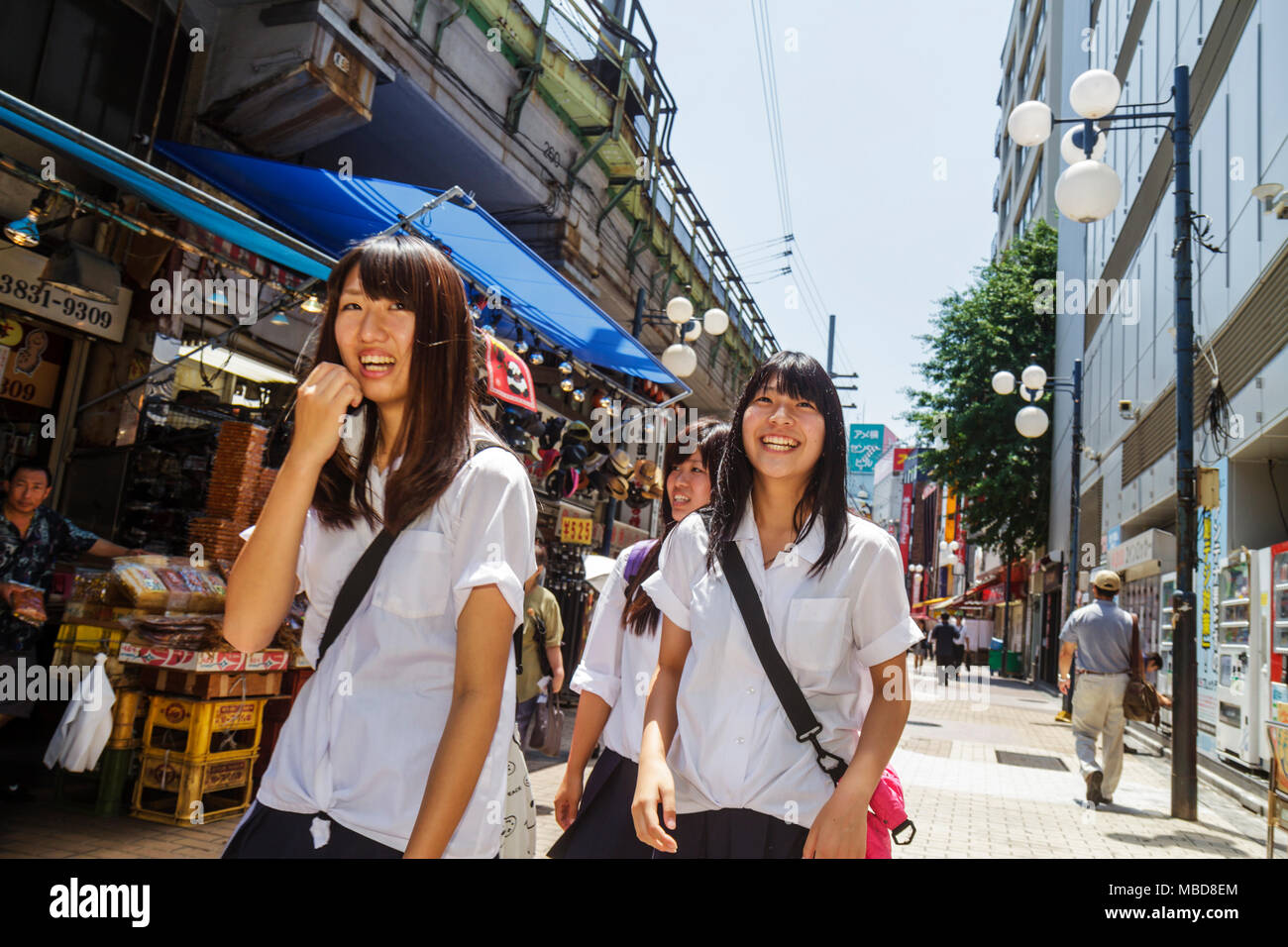 Japanese school girls in uniform hi-res stock photography and images ...