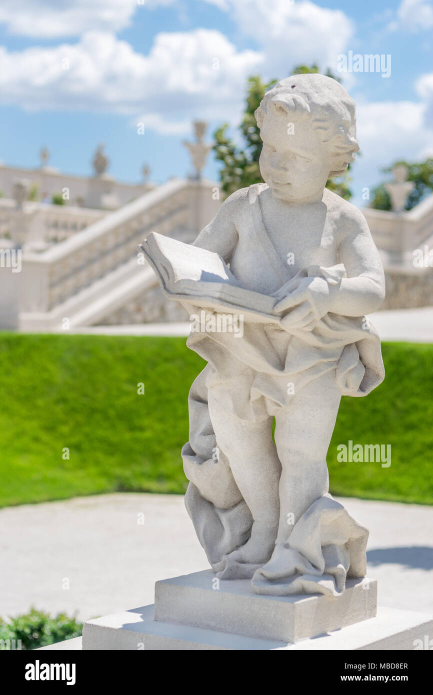 Statue reading a book hi-res stock photography and images - Alamy