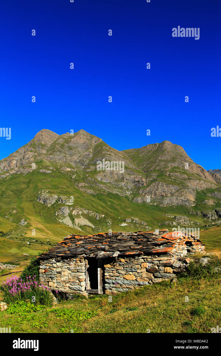 Lauze stone roof hi-res stock photography and images - Alamy