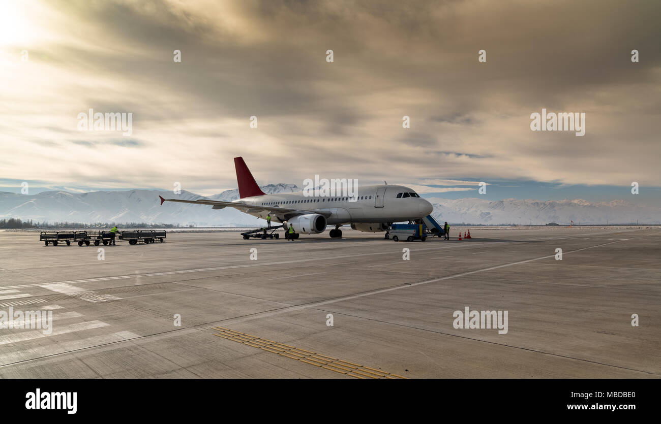 Cargo loaded passenger plane Stock Photo - Alamy