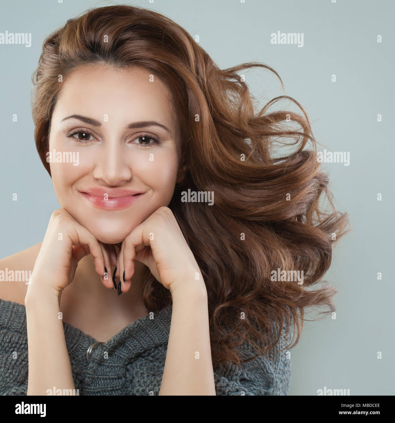 Smiling model hi-res stock photography and images - Alamy