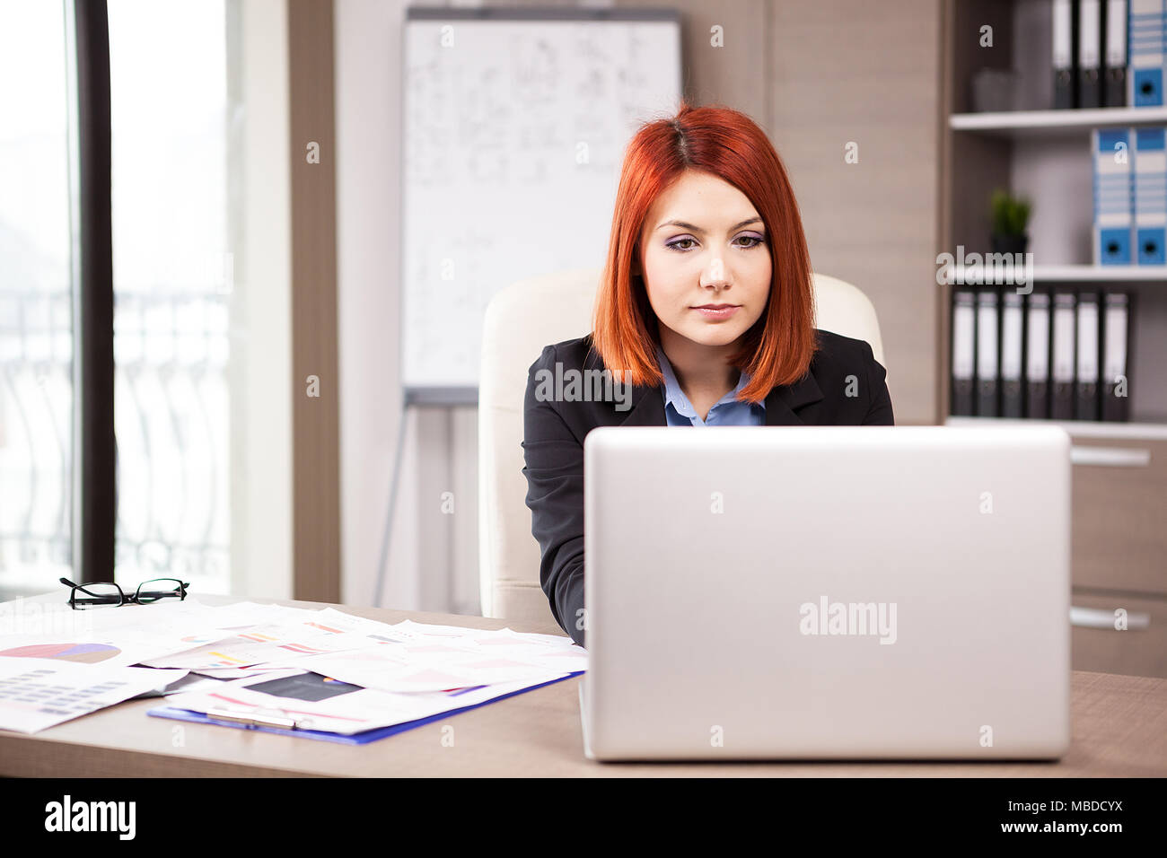 Business people working diagrams hi-res stock photography and images ...