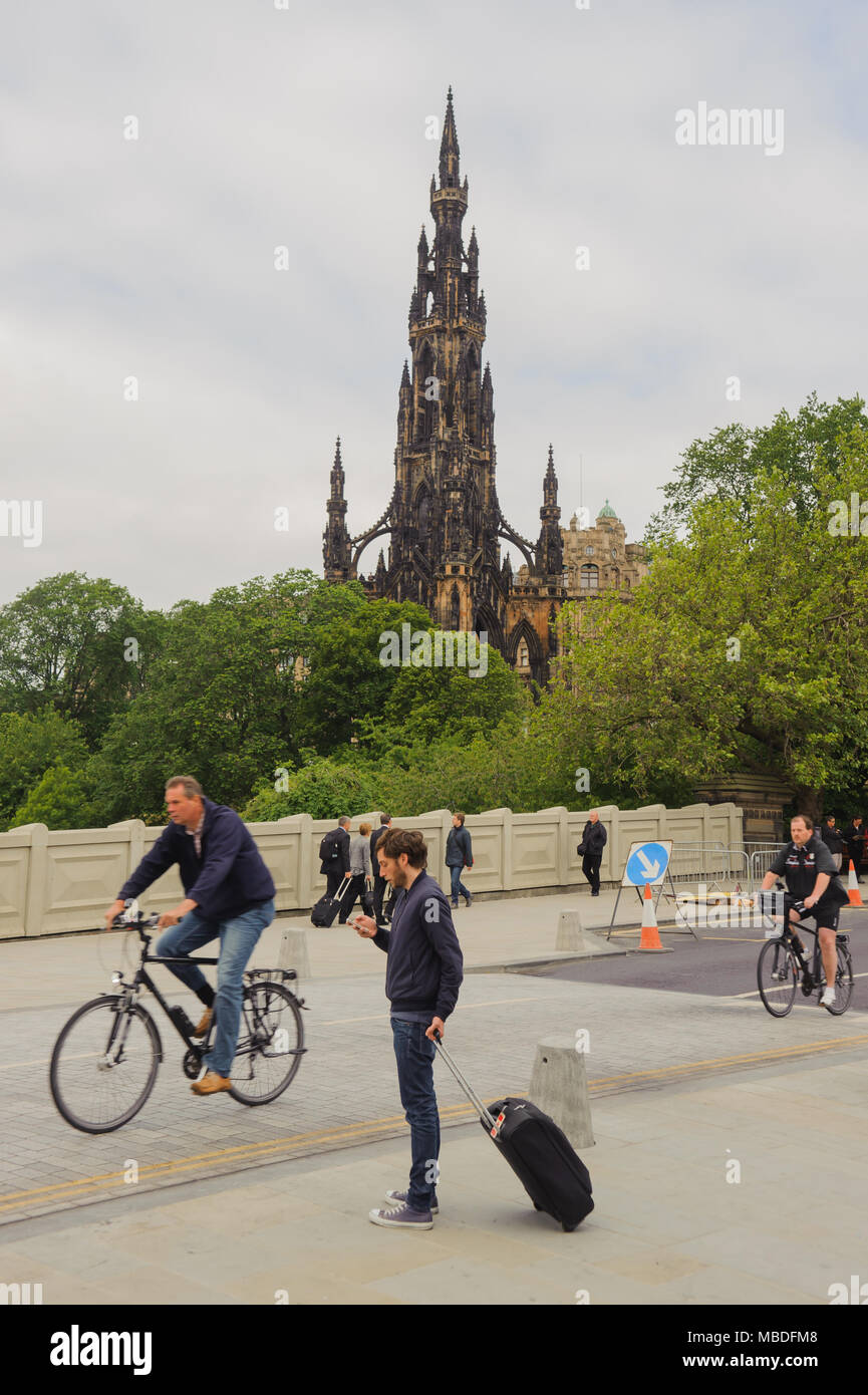 Edinburgh tourist bag hi-res stock photography and images - Alamy