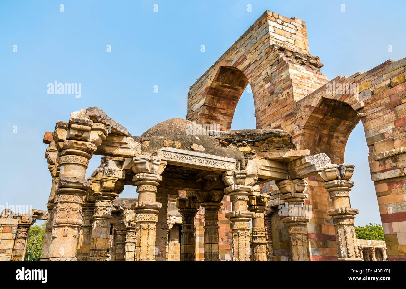 Ruins of Quwwat ul-Islam Mosque at the Qutb complex in Delhi, India ...