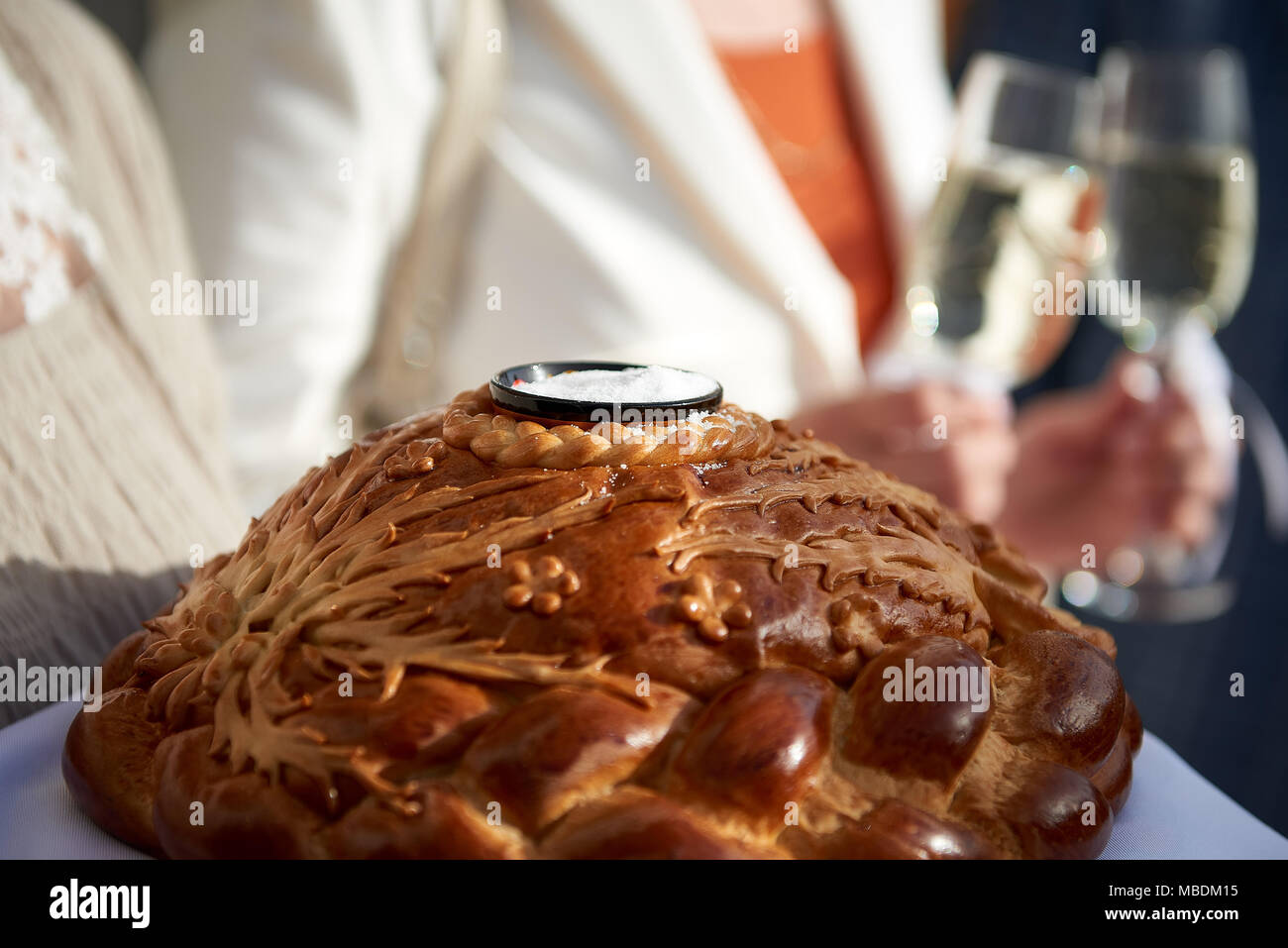 Close up round loaf wedding bread Stock Photo - Alamy