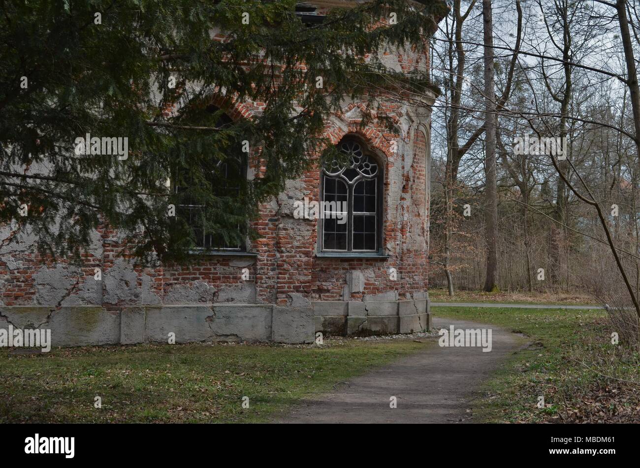 Old destroyed hi-res stock photography and images - Alamy