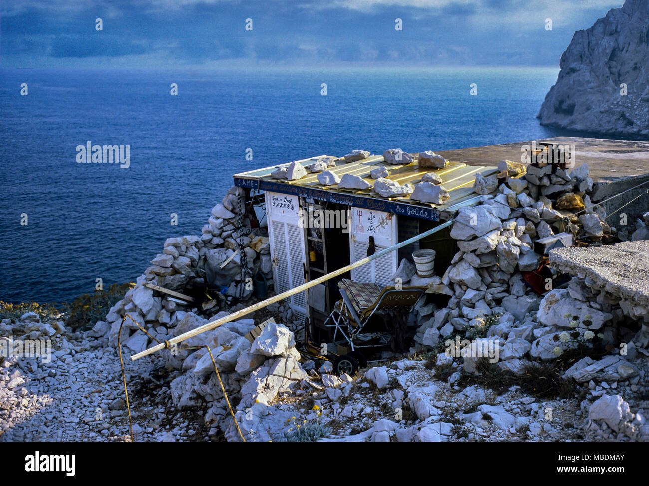 Ramshackle cabin hi-res stock photography and images - Alamy