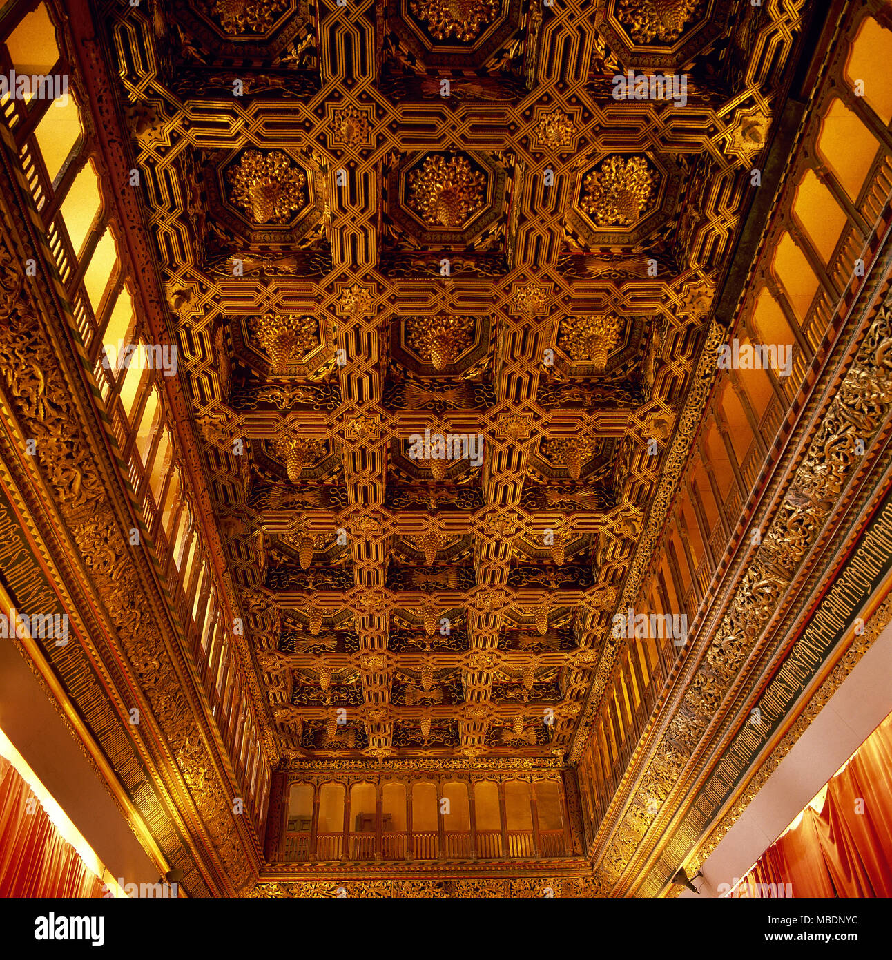 Wooden coffered ceiling hi-res stock photography and images - Alamy