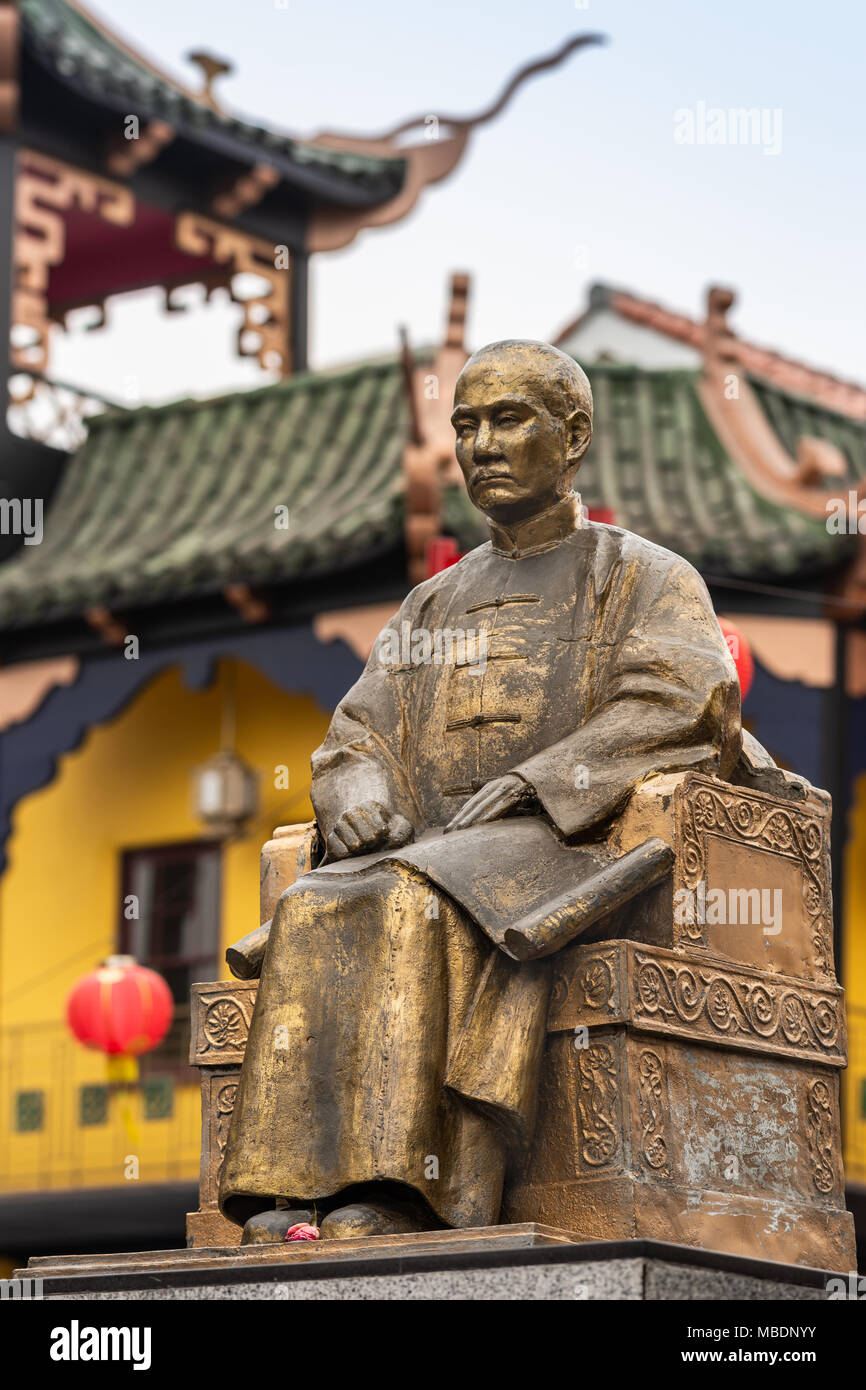 Los Angeles, CA, USA - April 5, 2018: Godlen Sun Yat-Sen statue in ...