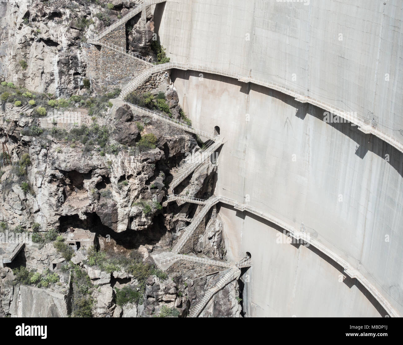 Curved dam wall hi-res stock photography and images - Alamy