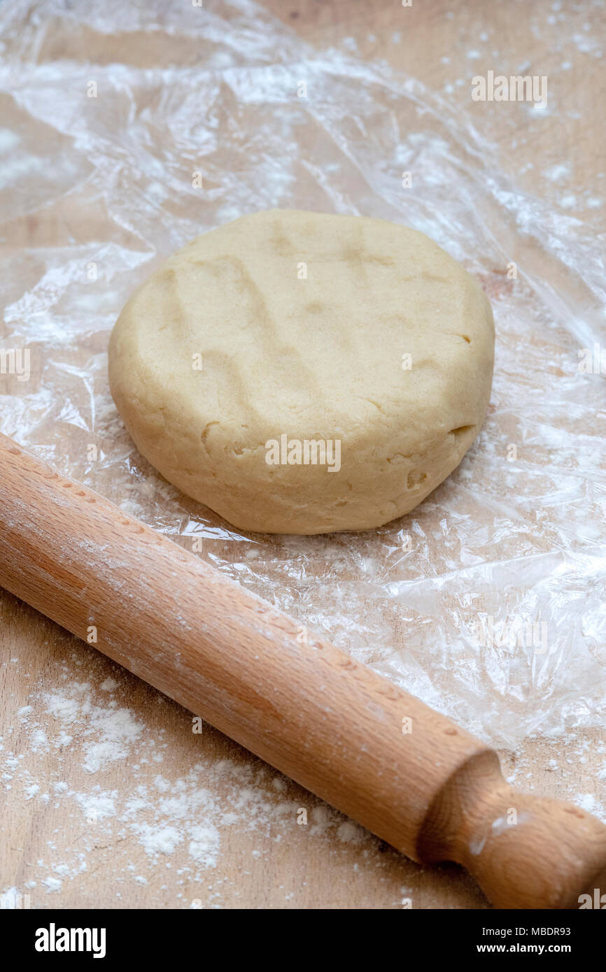 Shortcrust pastry doughs hi-res stock photography and images - Alamy