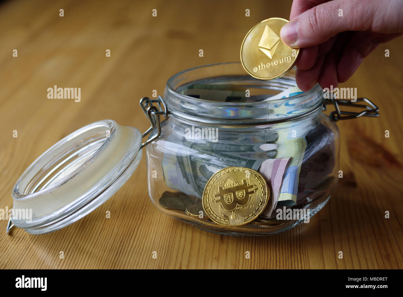 Full money jar hi-res stock photography and images - Alamy