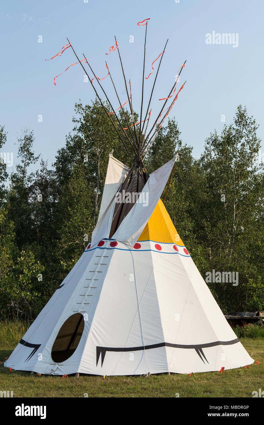 Native canadian teepee hi-res stock photography and images - Alamy