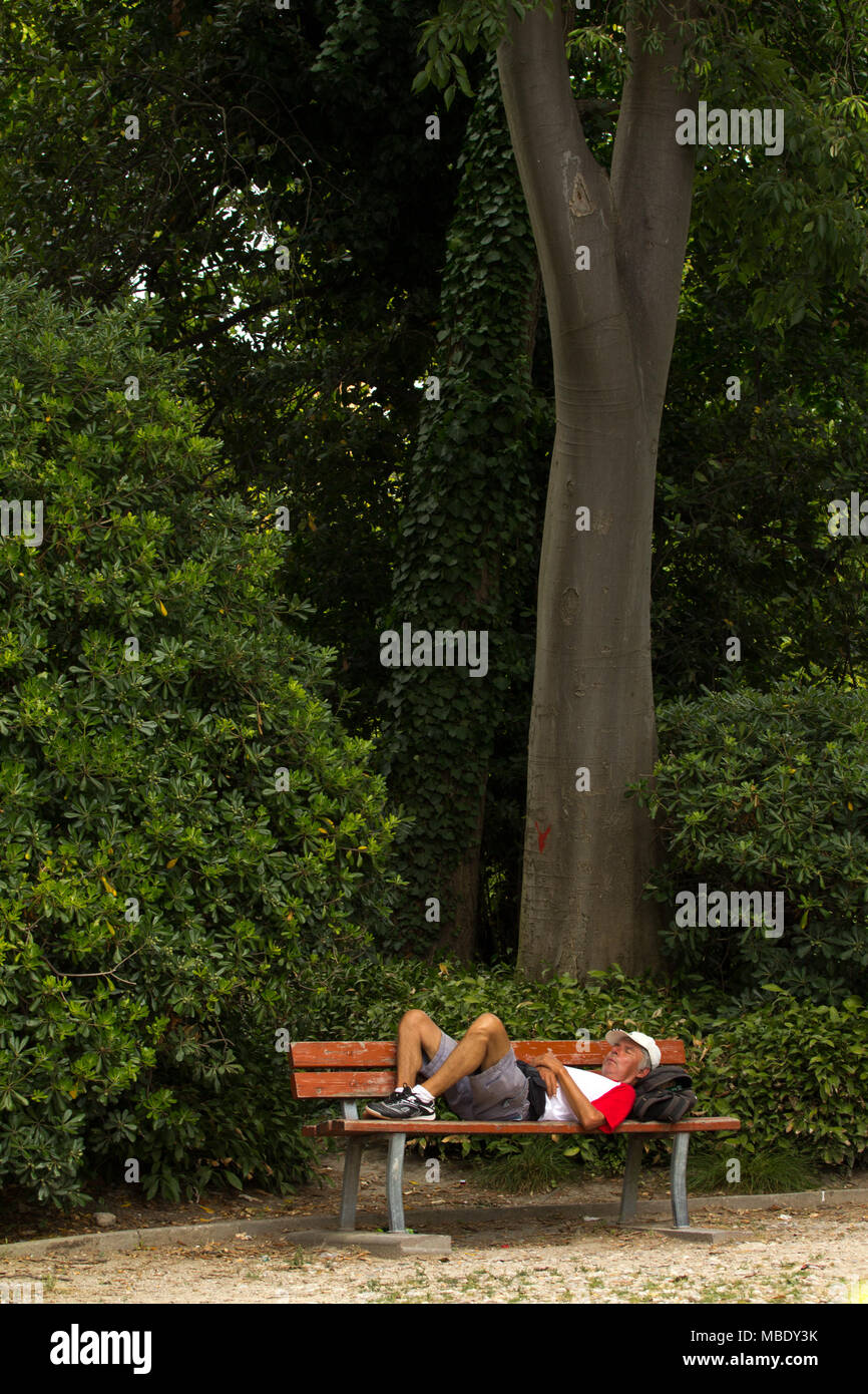 Sleeping on park bench hi-res stock photography and images - Alamy