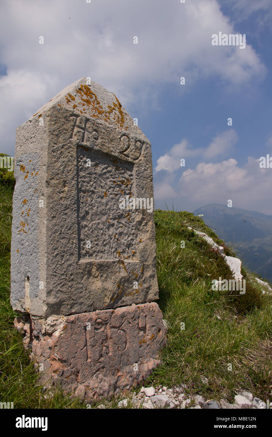 Gravestone in italy hi-res stock photography and images - Alamy