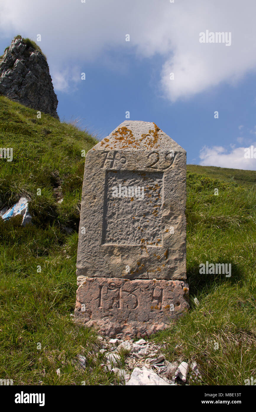 Gravestone in italy hi-res stock photography and images - Alamy