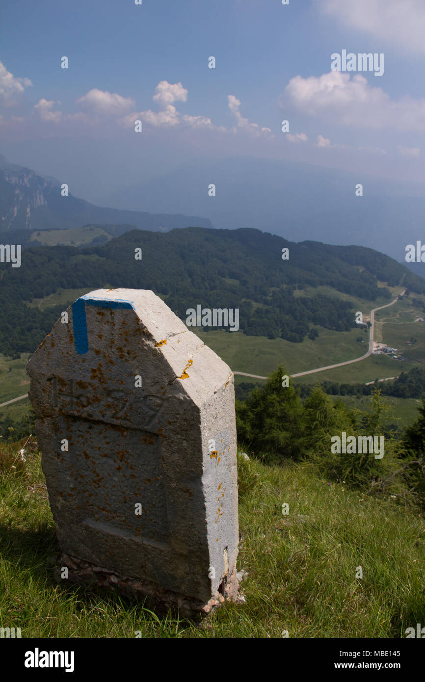 Gravestone in italy hi-res stock photography and images - Alamy