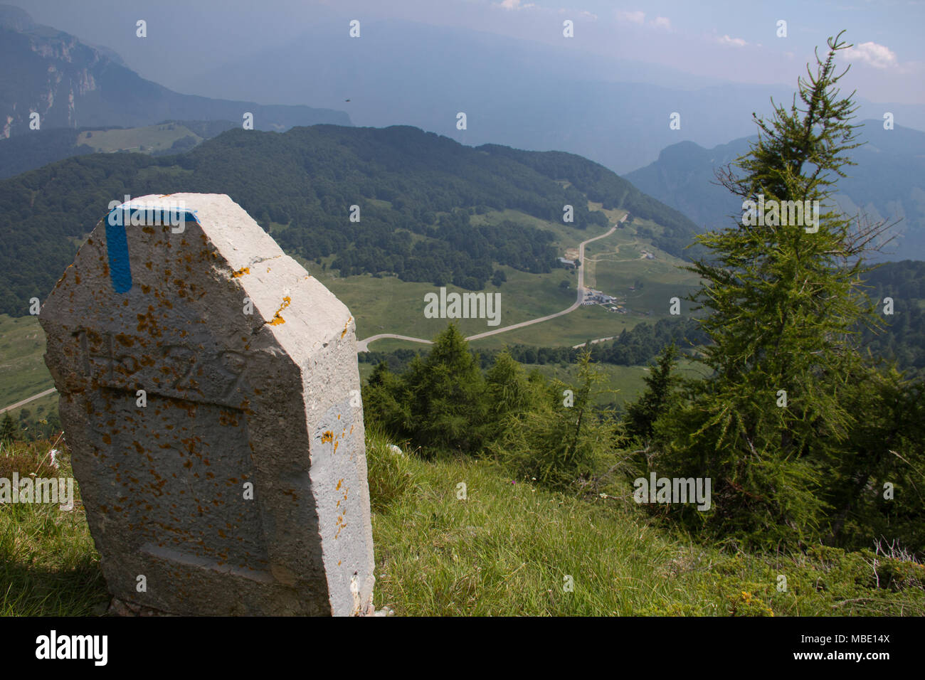 Gravestone in italy hi-res stock photography and images - Alamy