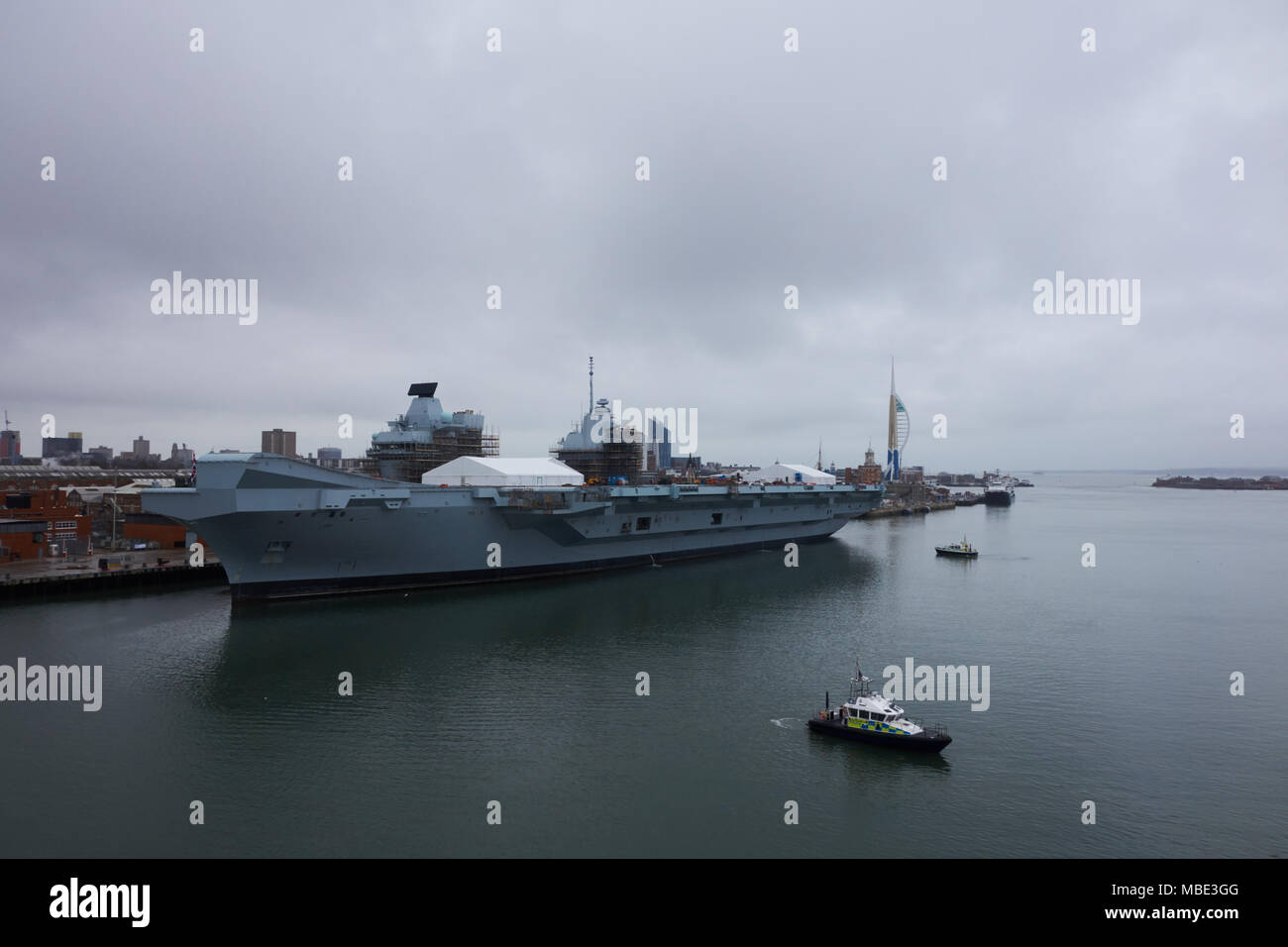 Hms queen elizabeth hi-res stock photography and images - Alamy