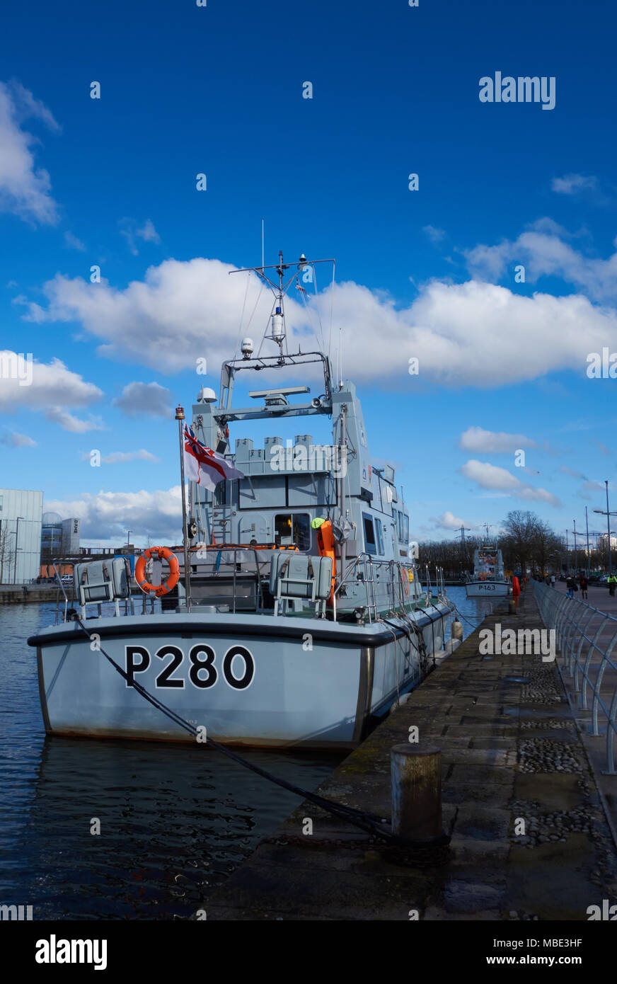 Royal navy p2000 hms dasher p280 hi-res stock photography and images ...