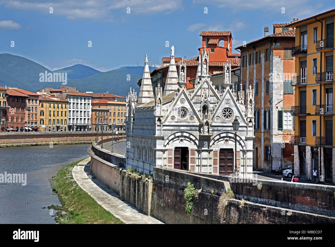 Beautifull small gothic church Santa Maria della Spina on the river ...