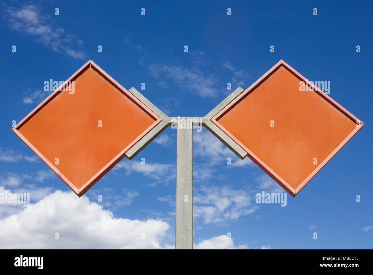 Blank red sign hi-res stock photography and images - Alamy