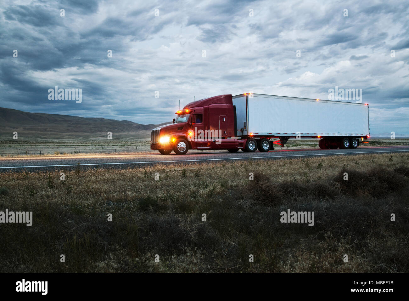 Peterbilt class 8 truck hi-res stock photography and images - Alamy