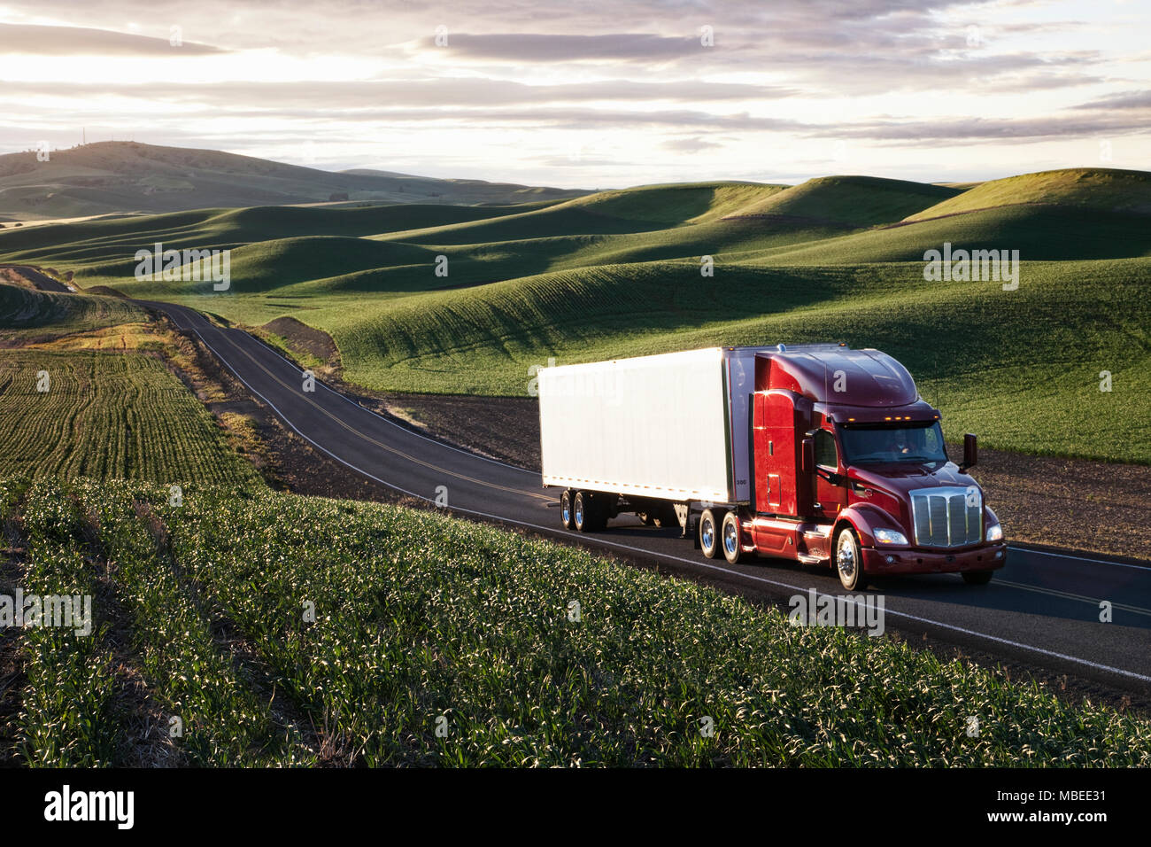Peterbilt class 8 truck hi-res stock photography and images - Alamy