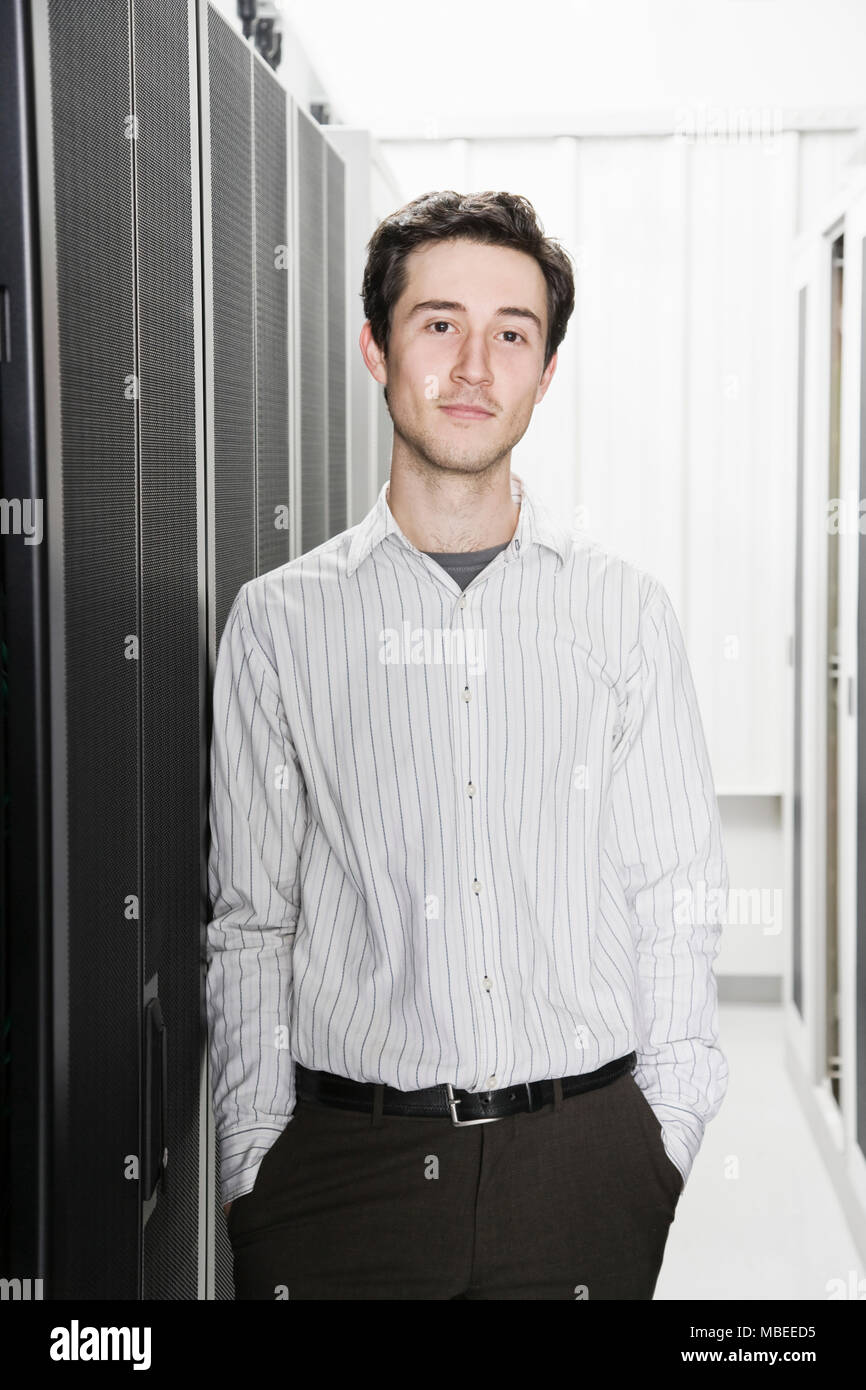 Servers in racks hi-res stock photography and images - Alamy
