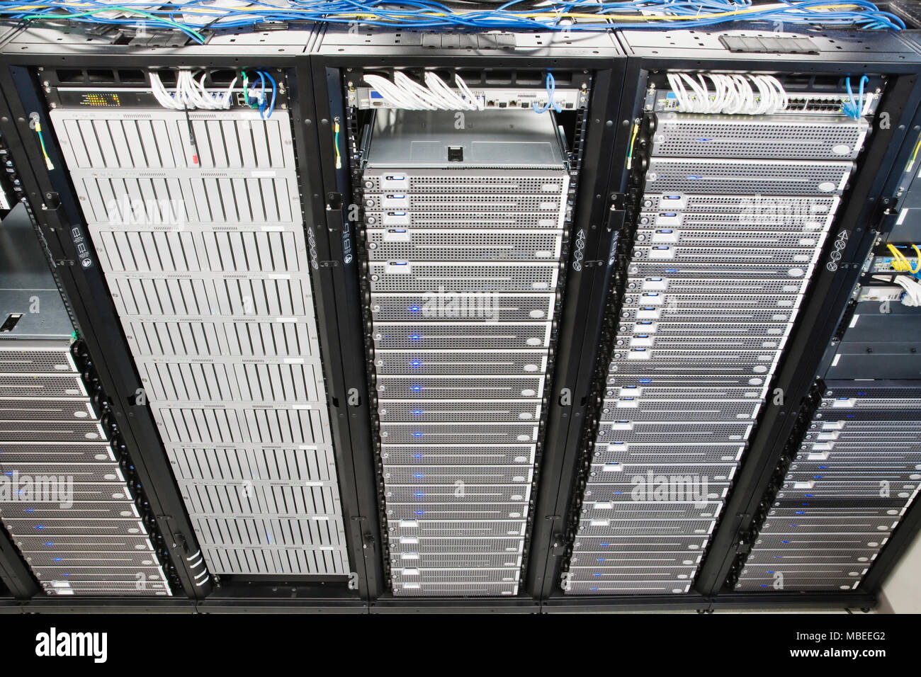 Bank data server room hi-res stock photography and images - Alamy
