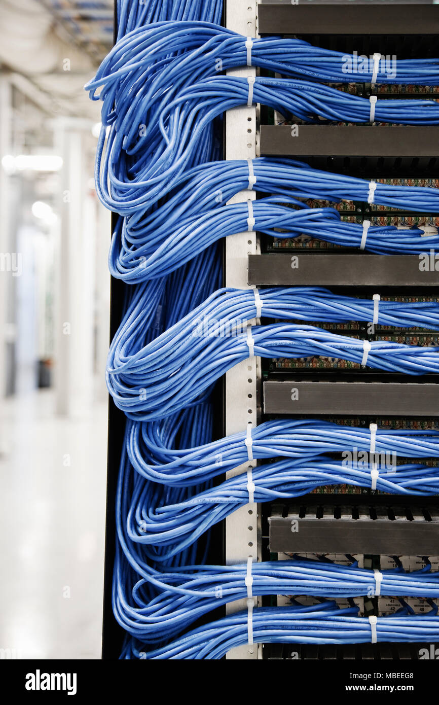 Computer servers farm nobody hi-res stock photography and images - Alamy