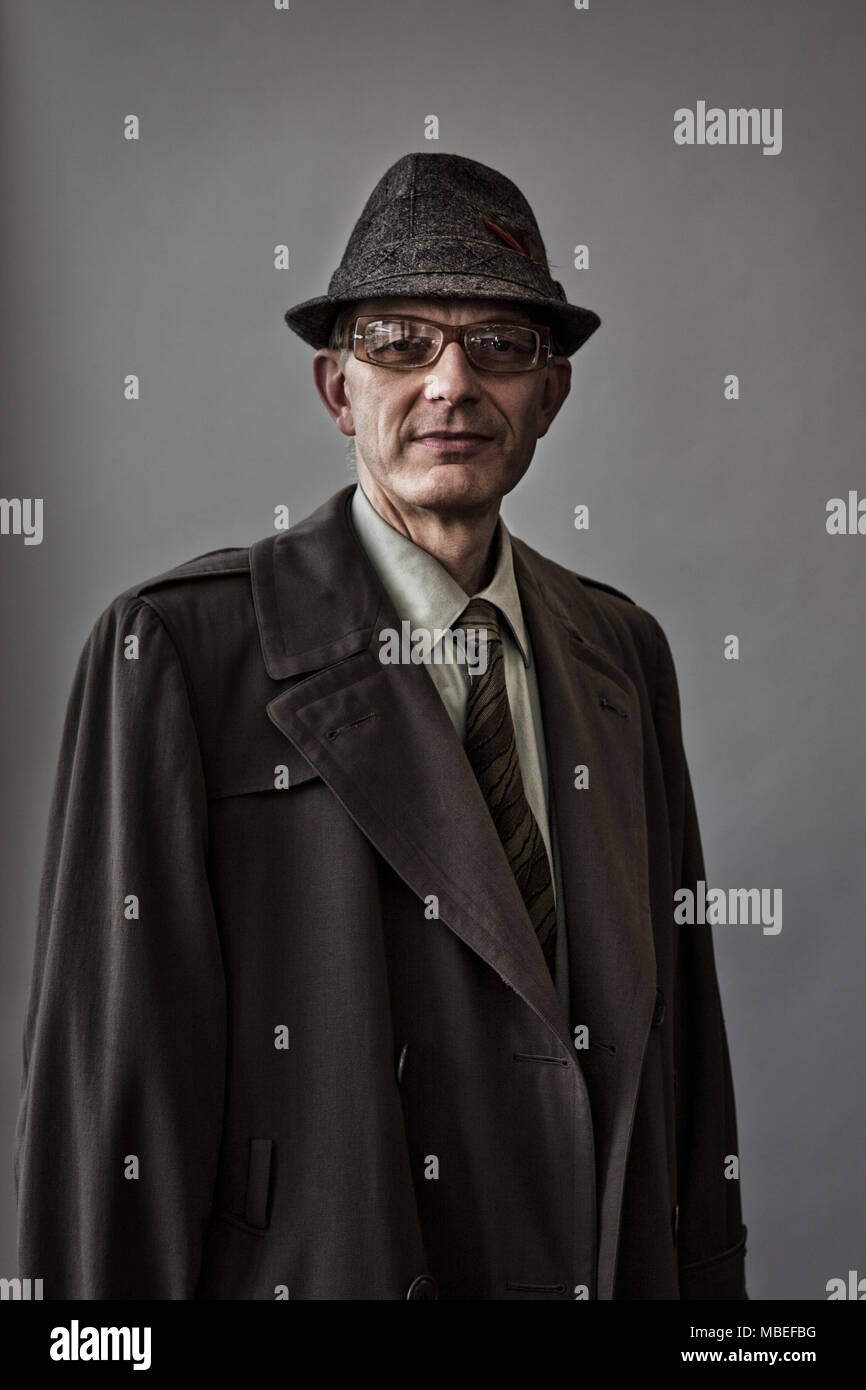 Portrait actor eye contact suit tie hi-res stock photography and images ...