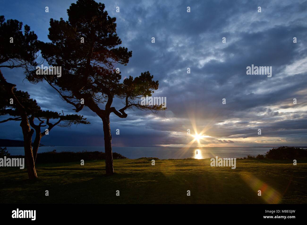 The needles isle of wight sunset hi-res stock photography and images ...