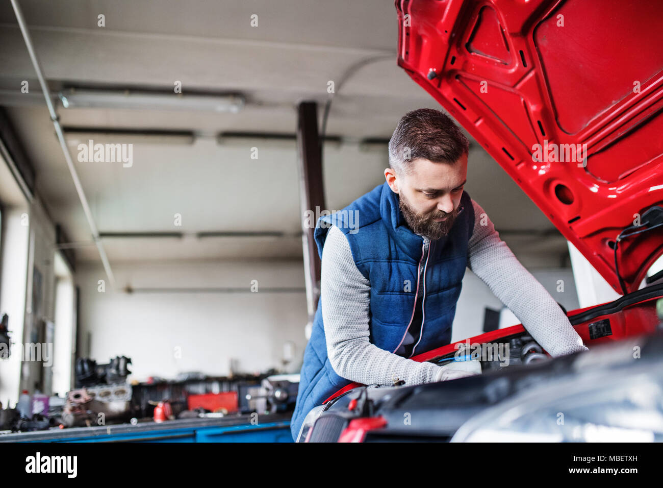 Mature mechanic in uniform hi-res stock photography and images - Alamy