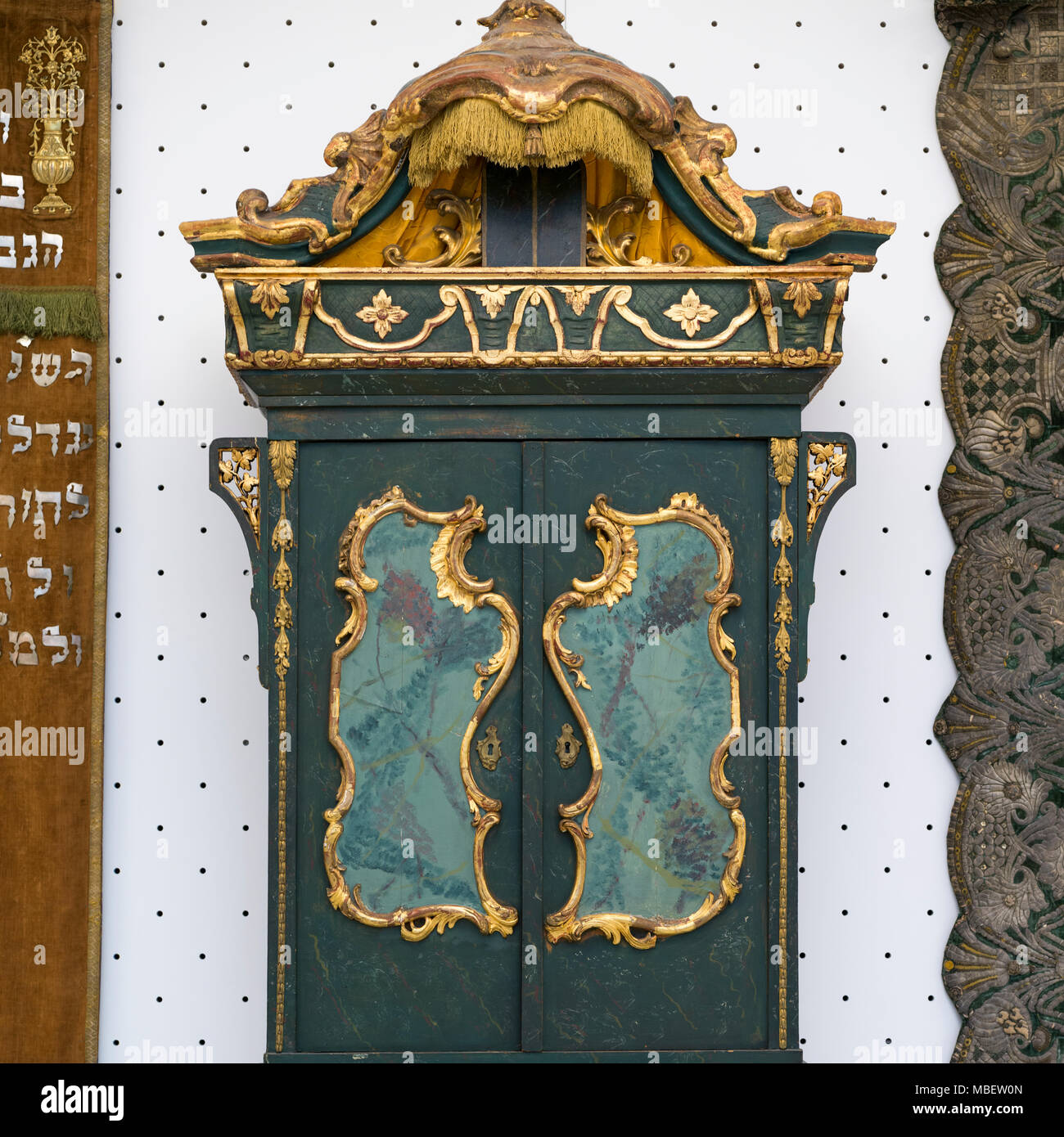 Torah ark in the Great Synagogue, Dohany Street, Budapest, Hungary ...