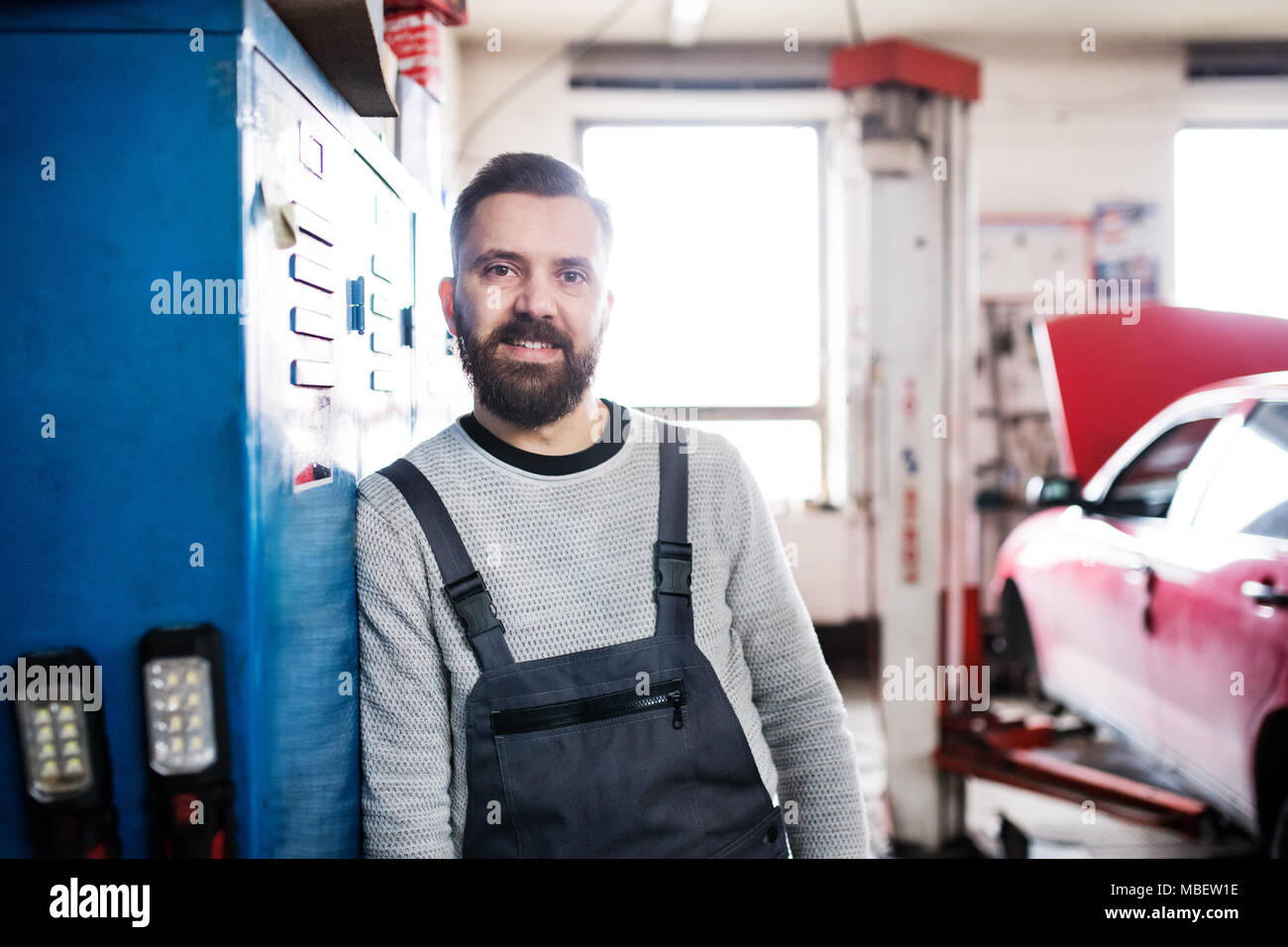 Portrait of a man mechanic standing in a garage Stock Photo - Alamy