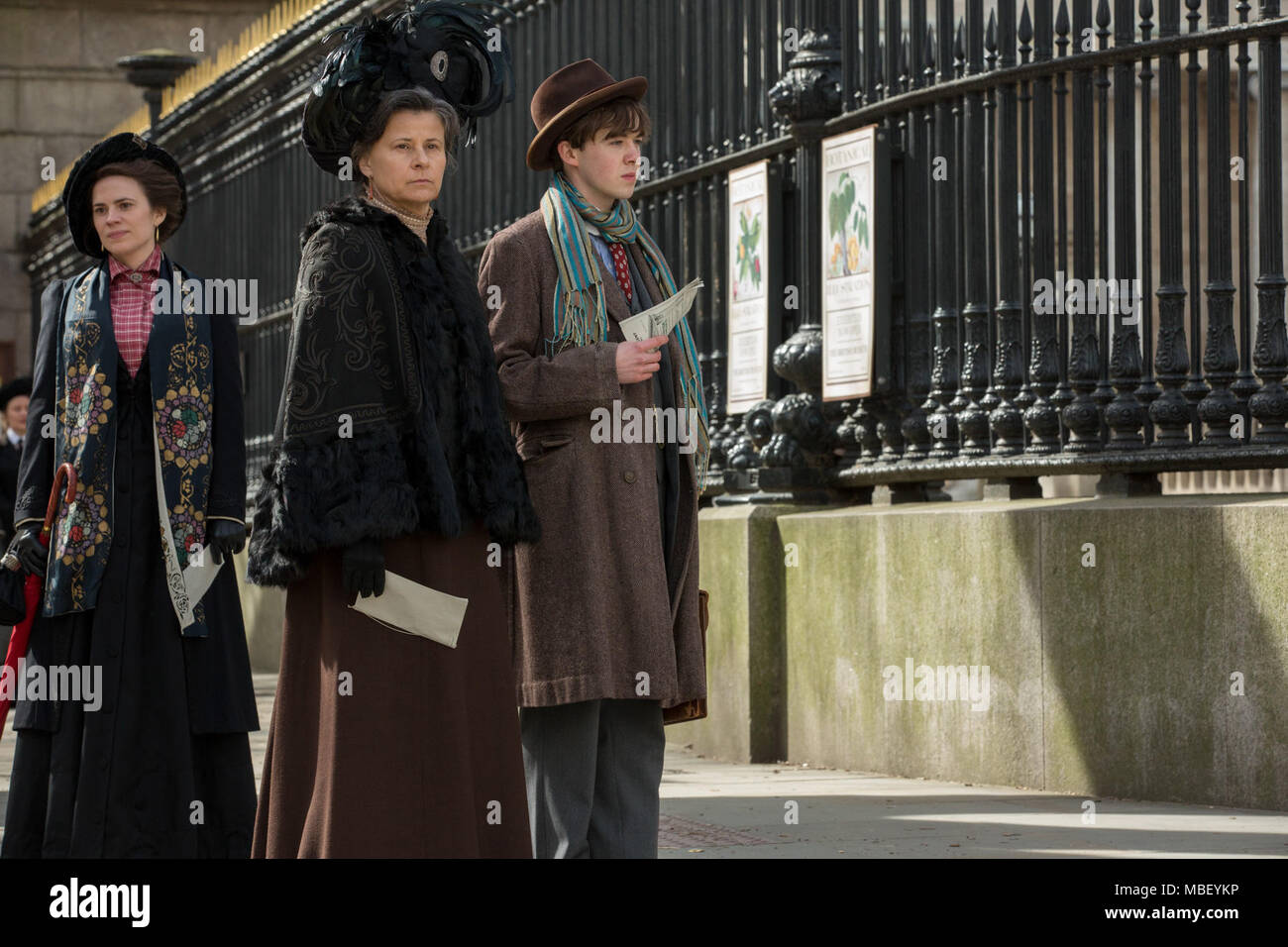 HOWARD'S END, from left: Hayley Atwell, Tracey Ullman, Alex Lawther ...
