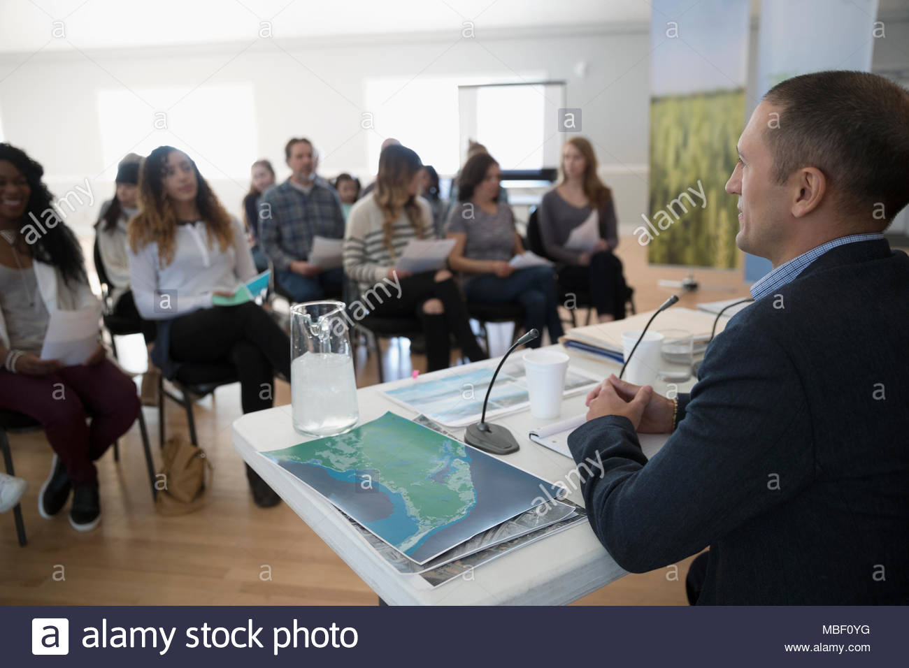 Black speaker town hall meeting hi-res stock photography and images - Alamy