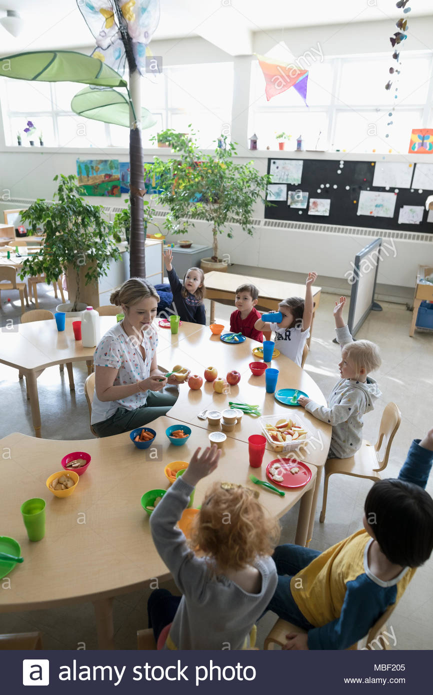 6 to 7 years hispanic boy eating lunch hi-res stock photography and ...