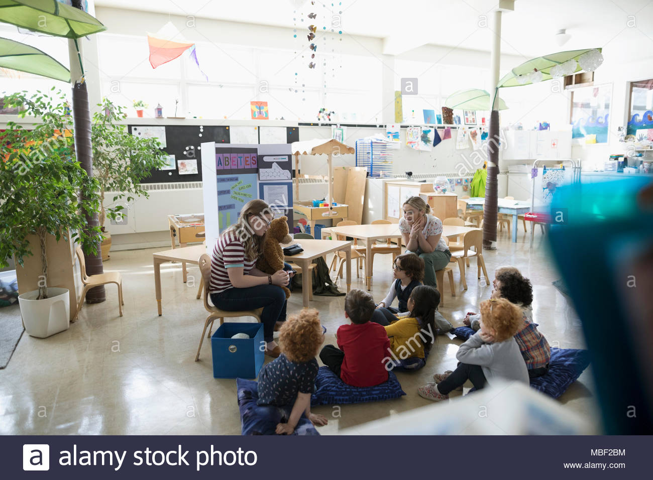 Boy girl classroom presentation hi-res stock photography and images - Alamy