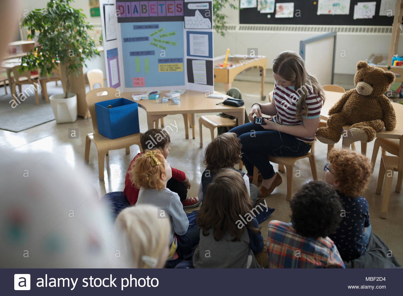 Boy girl classroom presentation hi-res stock photography and images - Alamy