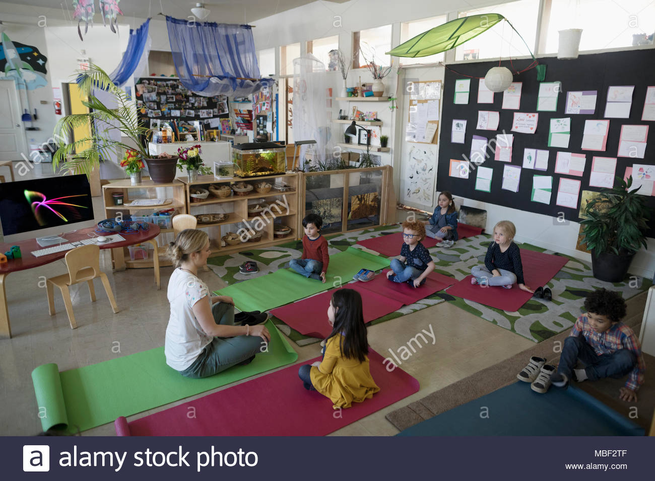 Yoga classroom student hi-res stock photography and images - Alamy