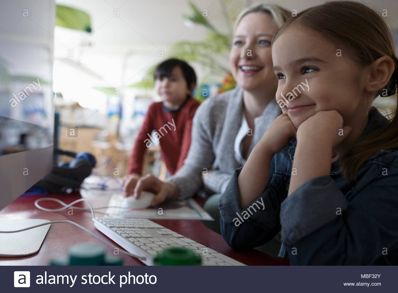 Teacher using computer school hi-res stock photography and images - Alamy